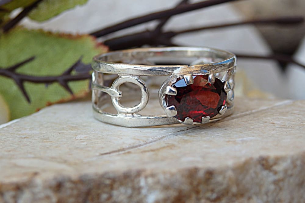 Garnet Rings vs Ruby Rings: Key Differences You Need to Know| Rebekajewelry