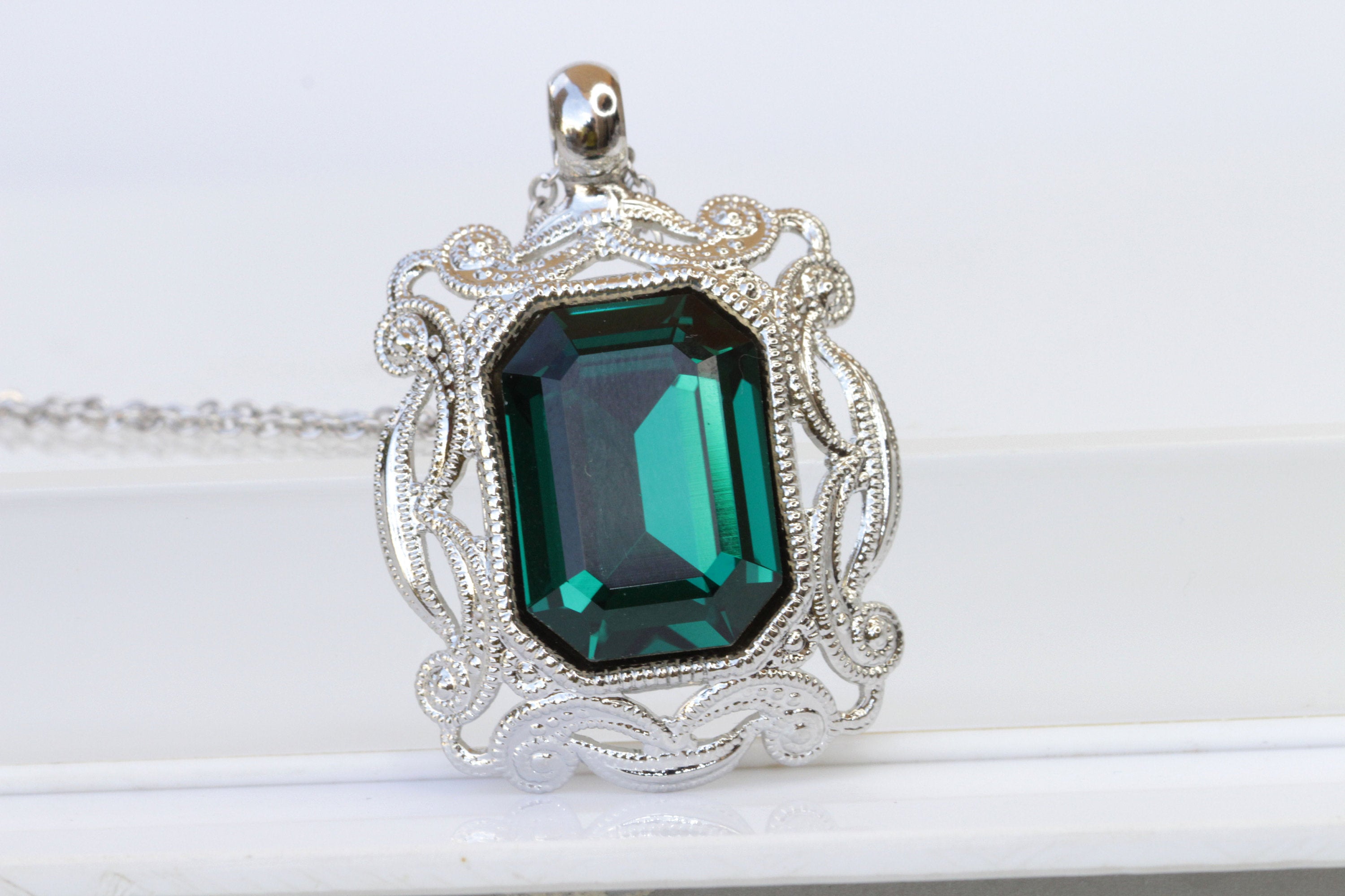 EMERALD STATEMENT NECKLACE Rebekajewelry